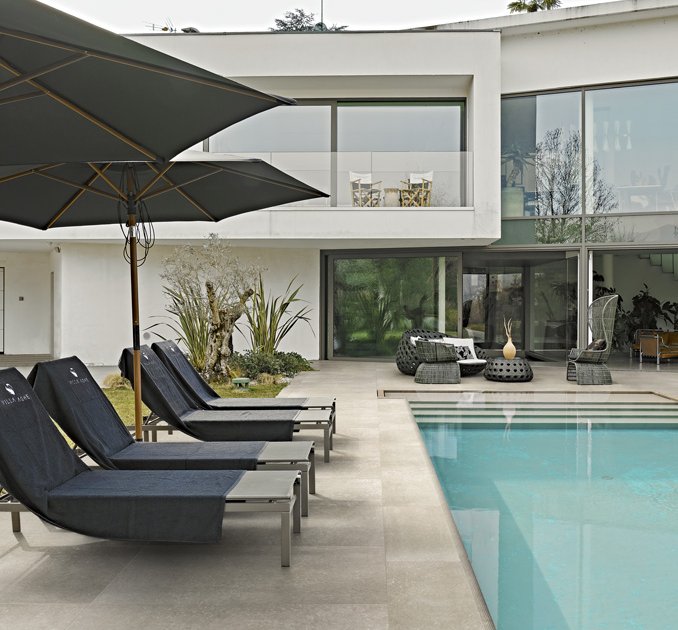 Tiles and slabs in porcelain stoneware for pools | Florim